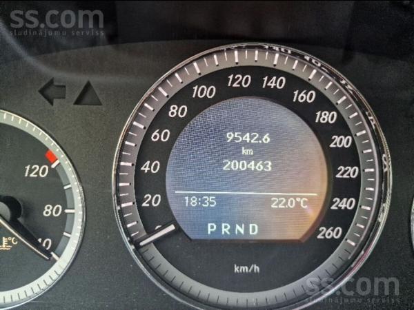 Mercedes-Benz C 200 2010 in Riga, with an engine capacity of 2.00 L and mileage of 210 thousand km for 4800 €, photo 2 on AUTOMOTO.COM.LV