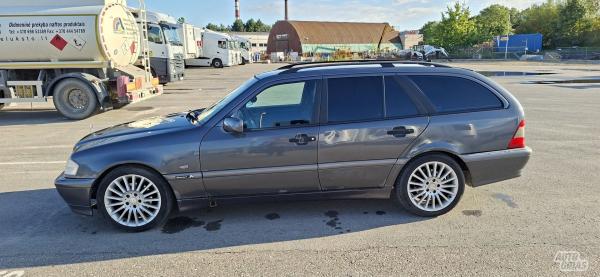 Mercedes-Benz C 200 1998 in Klaipeda, with an engine capacity of 2.20 L and mileage of 255 thousand km for 2200 €, photo 3 on AUTOMOTO.COM.LV