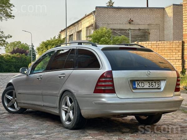 Mercedes-Benz C 200 2001 in Jelgava, with an engine capacity of 2.00 L and mileage of 360 thousand km for 1250 €, photo 3 on AUTOMOTO.COM.LV