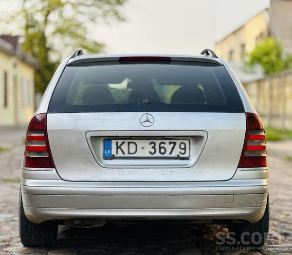 Mercedes-Benz C 200 2001 in Jelgava, with an engine capacity of 2.00 L and mileage of 360 thousand km for 1250 €, photo 5 on AUTOMOTO.COM.LV
