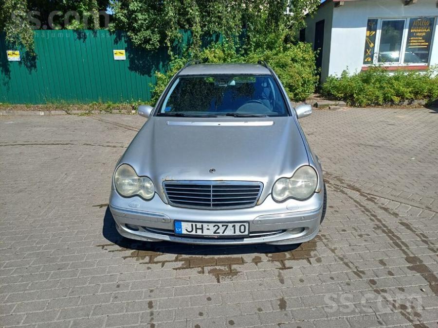 Mercedes-Benz C 200 2001 in Riga, with an engine capacity of 2.00 L and mileage of 349 thousand km for 680 €, photo 1 on AUTOMOTO.COM.LV