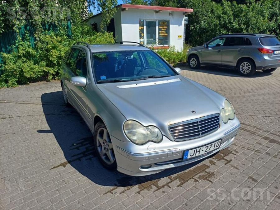 Mercedes-Benz C 200 2001 in Riga, with an engine capacity of 2.00 L and mileage of 349 thousand km for 680 €, photo 3 on AUTOMOTO.COM.LV