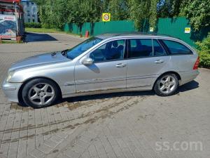 Mercedes-Benz C 200 2001 in Riga, with an engine capacity of 2.00 L and mileage of 349 thousand km for 680 €, photo 10 on AUTOMOTO.COM.LV