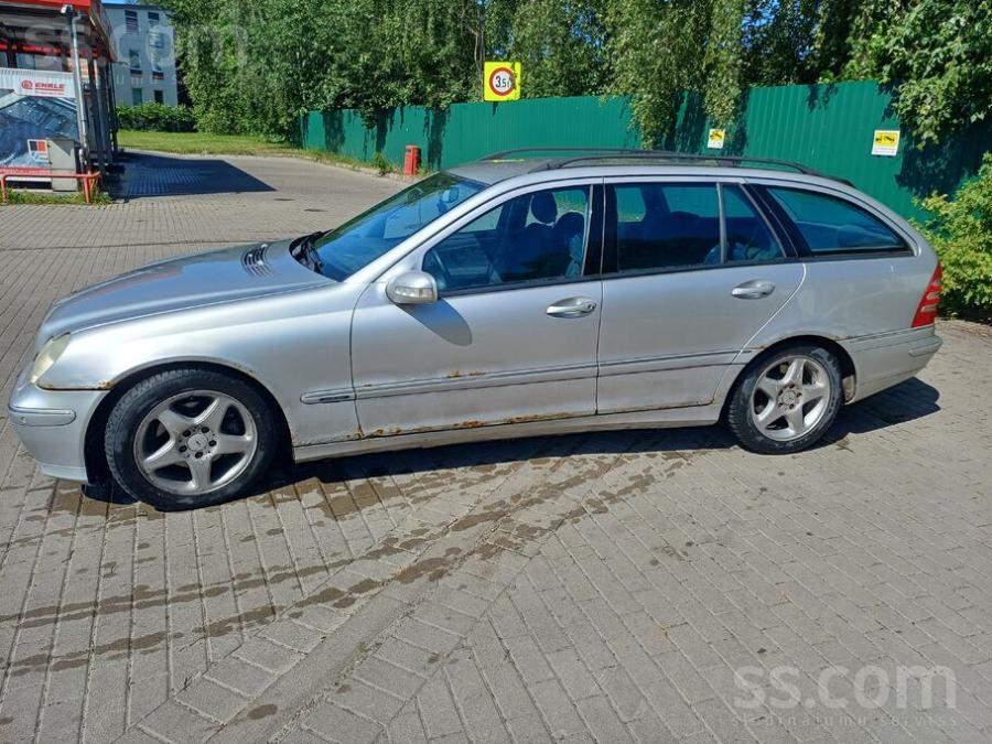 Mercedes-Benz C 200 2001 in Riga, with an engine capacity of 2.00 L and mileage of 349 thousand km for 680 €, photo 10 on AUTOMOTO.COM.LV