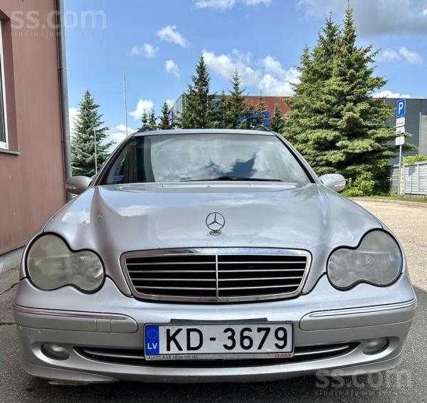 Mercedes-Benz C 200 2002 in Jelgava, with an engine capacity of 2.00 L and mileage of 360 thousand km for 950 €, photo 2 on AUTOMOTO.COM.LV