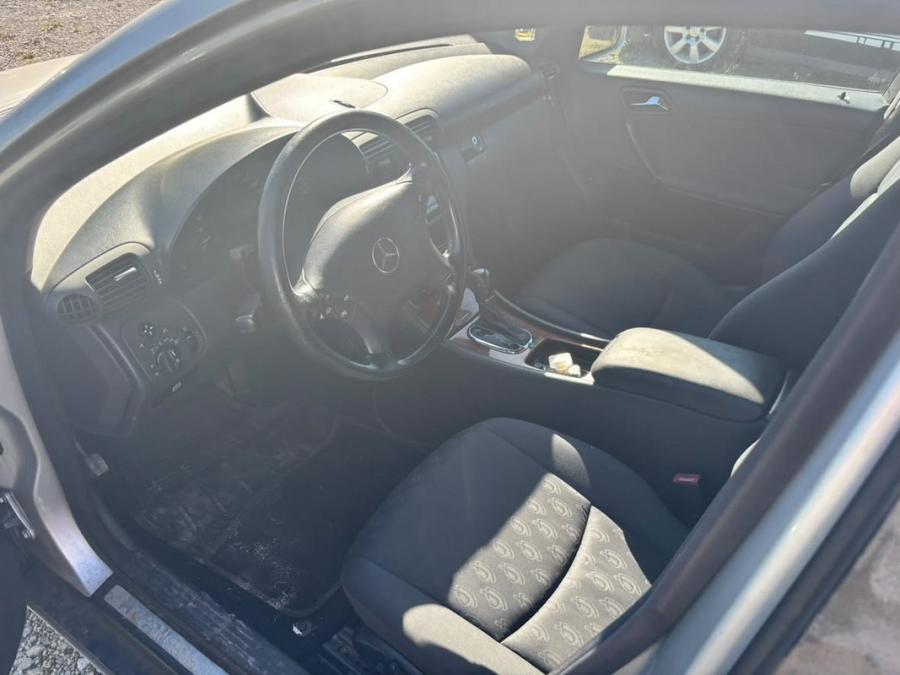 Mercedes-Benz C 200 2002 in Narva, with an engine capacity of 2.00 L and mileage of 336 thousand km for 550 €, photo 13 on AUTOMOTO.COM.LV
