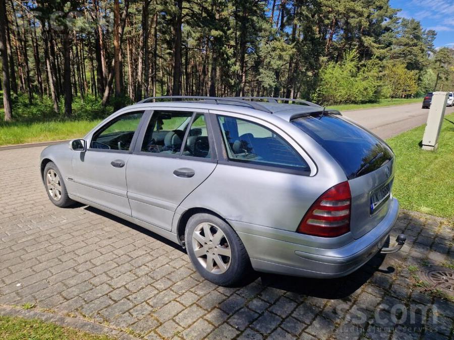 Mercedes-Benz C 200 2003 in Ventspils, with an engine capacity of 2.20 L and mileage of 0 thousand km for 1000 €, photo 4 on AUTOMOTO.COM.LV