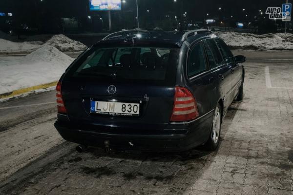 Mercedes-Benz C 200 2003 Viļņa, ar dzinēja tilpumu 1.80 L un nobraukumu 435 tūkst. km par 1000 €, foto 3 vietnē AUTOMOTO.COM.LV