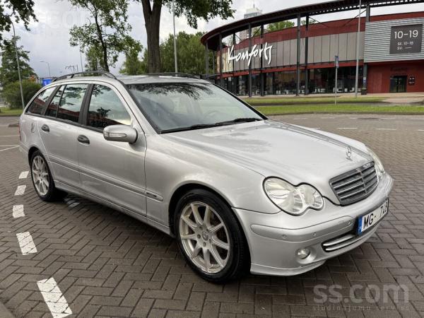 Mercedes-Benz C 200 2004 Rīga, ar dzinēja tilpumu 2.20 L un nobraukumu 458 tūkst. km par 1900 €, foto 3 vietnē AUTOMOTO.COM.LV