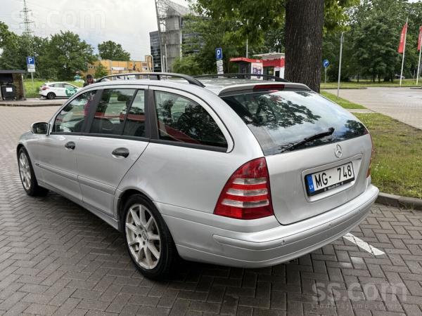 Mercedes-Benz C 200 2004 Rīga, ar dzinēja tilpumu 2.20 L un nobraukumu 458 tūkst. km par 1900 €, foto 5 vietnē AUTOMOTO.COM.LV