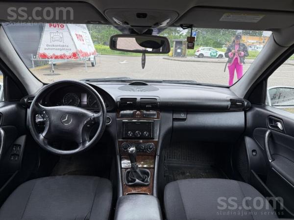 Mercedes-Benz C 200 2004 Rīga, ar dzinēja tilpumu 2.20 L un nobraukumu 458 tūkst. km par 1900 €, foto 9 vietnē AUTOMOTO.COM.LV