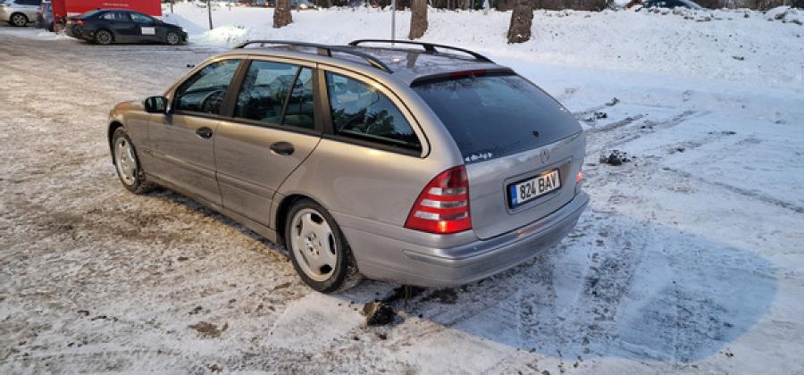 Mercedes-Benz C 200 2004 Tallina, ar dzinēja tilpumu 2.10 L un nobraukumu 396 tūkst. km par 2400 €, foto 4 vietnē AUTOMOTO.COM.LV