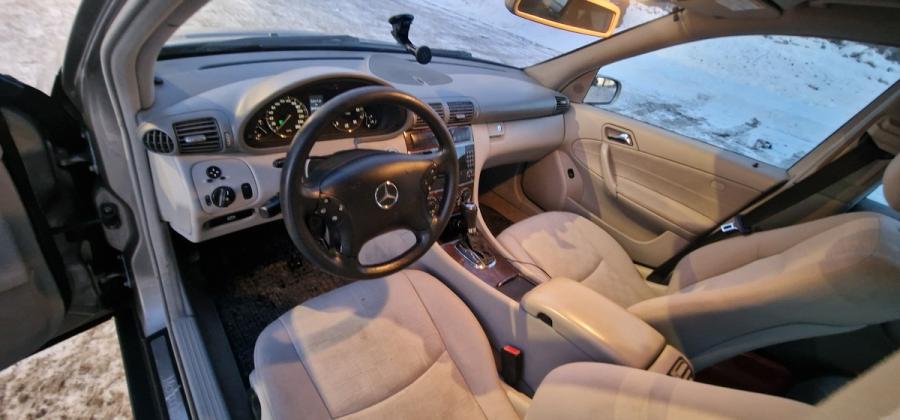 Mercedes-Benz C 200 2004 Tallina, ar dzinēja tilpumu 2.10 L un nobraukumu 396 tūkst. km par 2400 €, foto 13 vietnē AUTOMOTO.COM.LV