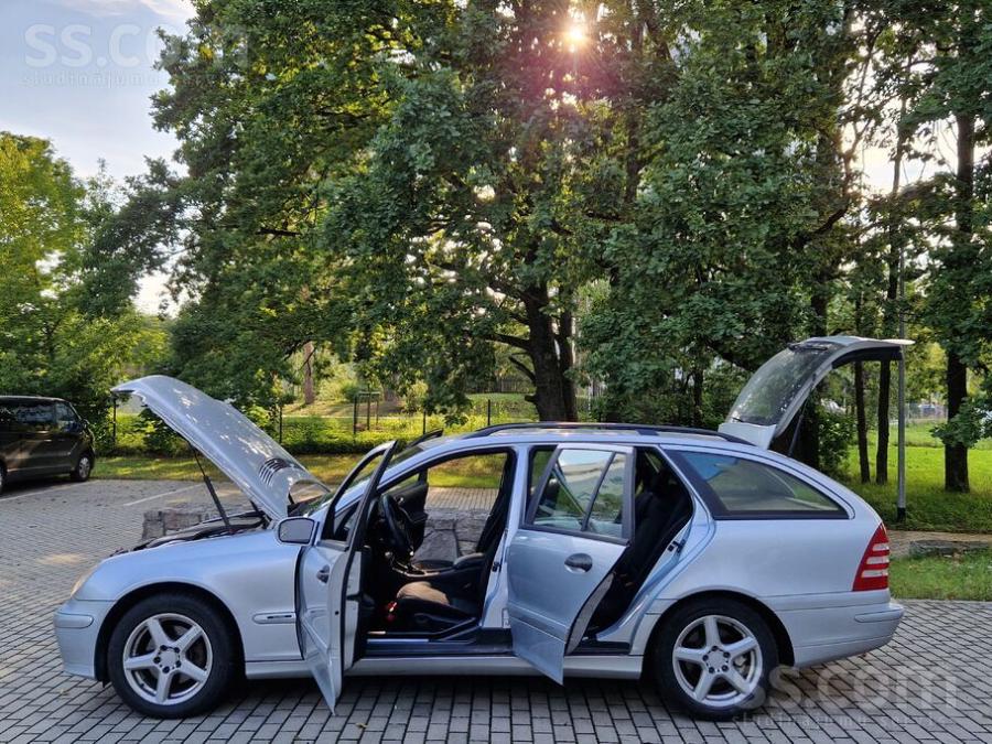 Mercedes-Benz C 200 2005 in Riga, with an engine capacity of 2.20 L and mileage of 207 thousand km for 2690 €, photo 8 on AUTOMOTO.COM.LV
