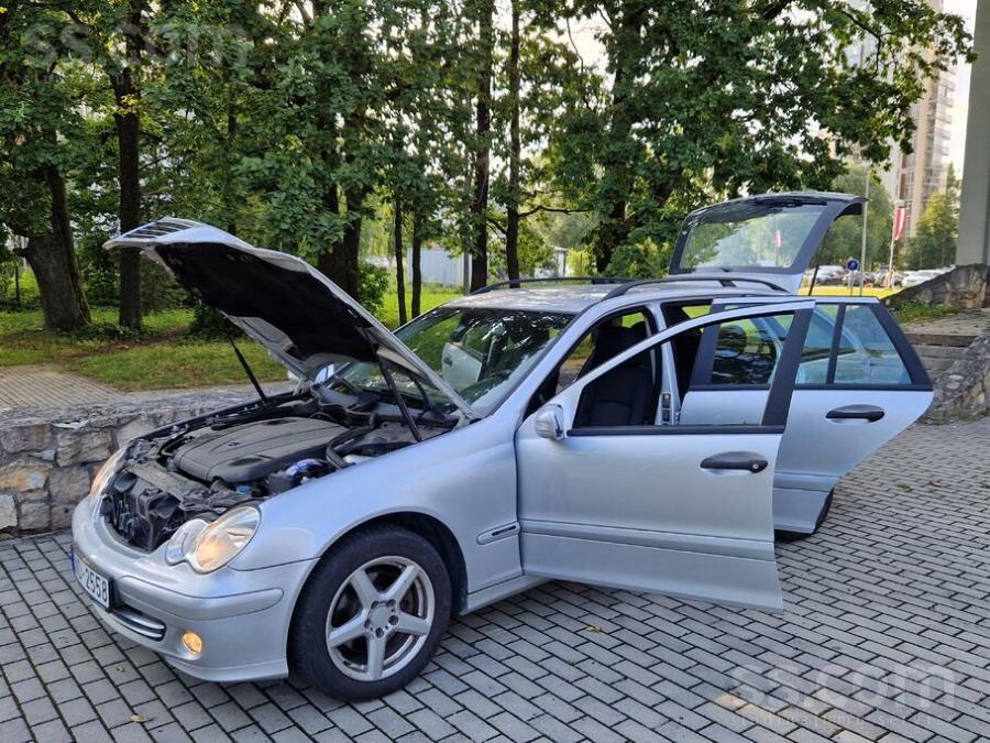 Mercedes-Benz C 200 2005 in Riga, with an engine capacity of 2.20 L and mileage of 207 thousand km for 2690 €, photo 11 on AUTOMOTO.COM.LV