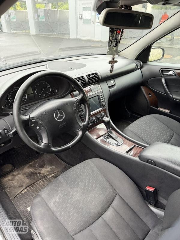 Mercedes-Benz C 200 2005 in Siauliai, with an engine capacity of 2.00 L and mileage of 419 thousand km for 2200 €, photo 10 on AUTOMOTO.COM.LV