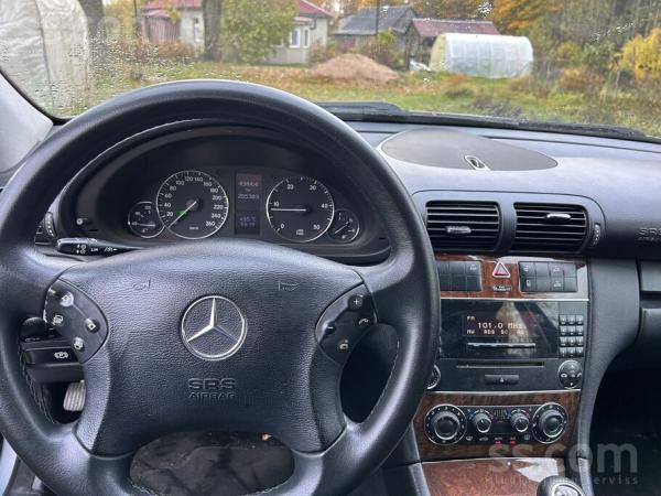 Mercedes-Benz C 200 2007 in Liepaja, with an engine capacity of 2.10 L and mileage of 256 thousand km for 3200 €, photo 6 on AUTOMOTO.COM.LV