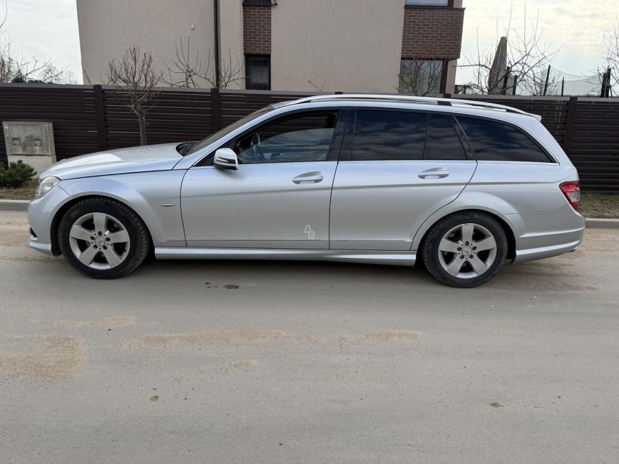 Mercedes-Benz C 200 2008 in Vilnius, with an engine capacity of 2.20 L and mileage of 310 thousand km for 2600 €, photo 5 on AUTOMOTO.COM.LV