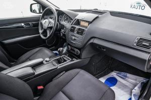 Mercedes-Benz C 200 2008 in Kaunas, with an engine capacity of 2.10 L and mileage of 307 thousand km for 4990 €, photo 13 on AUTOMOTO.COM.LV