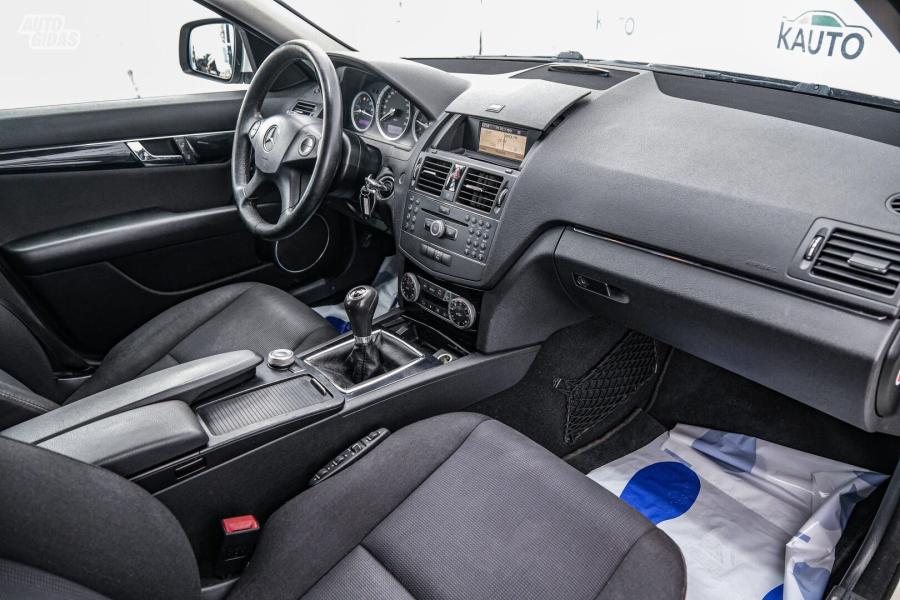 Mercedes-Benz C 200 2008 in Kaunas, with an engine capacity of 2.10 L and mileage of 307 thousand km for 4990 €, photo 13 on AUTOMOTO.COM.LV