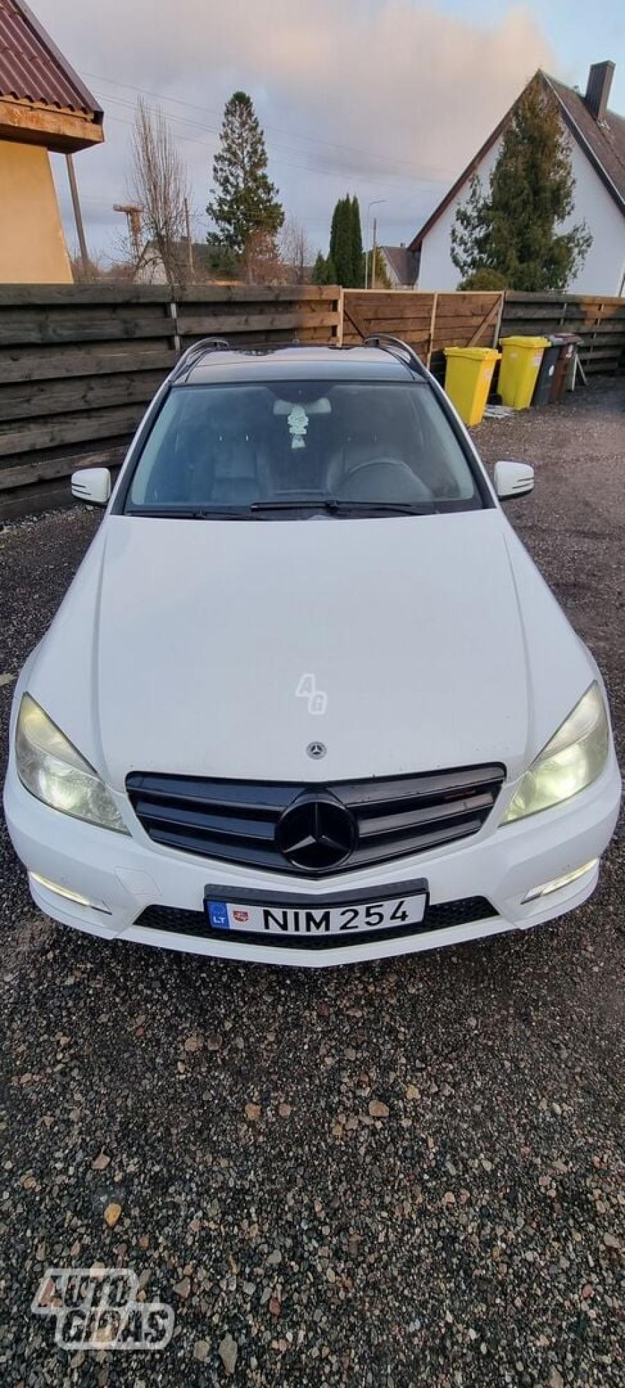 Mercedes-Benz C 200 2009 in Kretinga, with an engine capacity of 2.20 L and mileage of 295 thousand km for 4900 €, photo 2 on AUTOMOTO.COM.LV