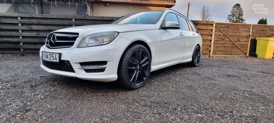 Mercedes-Benz C 200 2009 in Kretinga, with an engine capacity of 2.20 L and mileage of 295 thousand km for 4900 €, photo 3 on AUTOMOTO.COM.LV