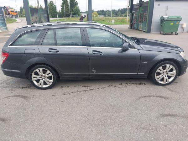 Mercedes-Benz C 200 2010 in Utena, with an engine capacity of 2.10 L and mileage of 346 thousand km for 3600 €, photo 2 on AUTOMOTO.COM.LV
