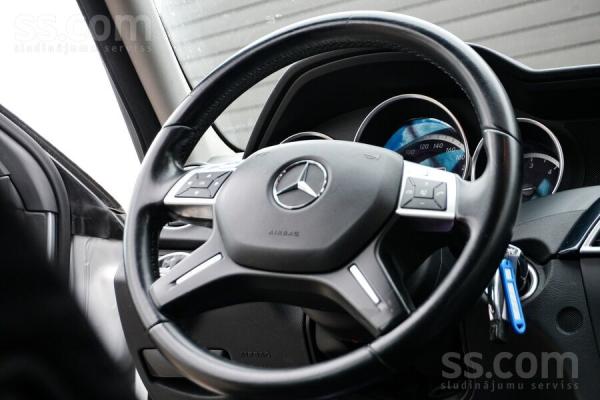 Mercedes-Benz C 200 2011 in Riga, with an engine capacity of 2.20 L and mileage of 299 thousand km for 5890 €, photo 6 on AUTOMOTO.COM.LV