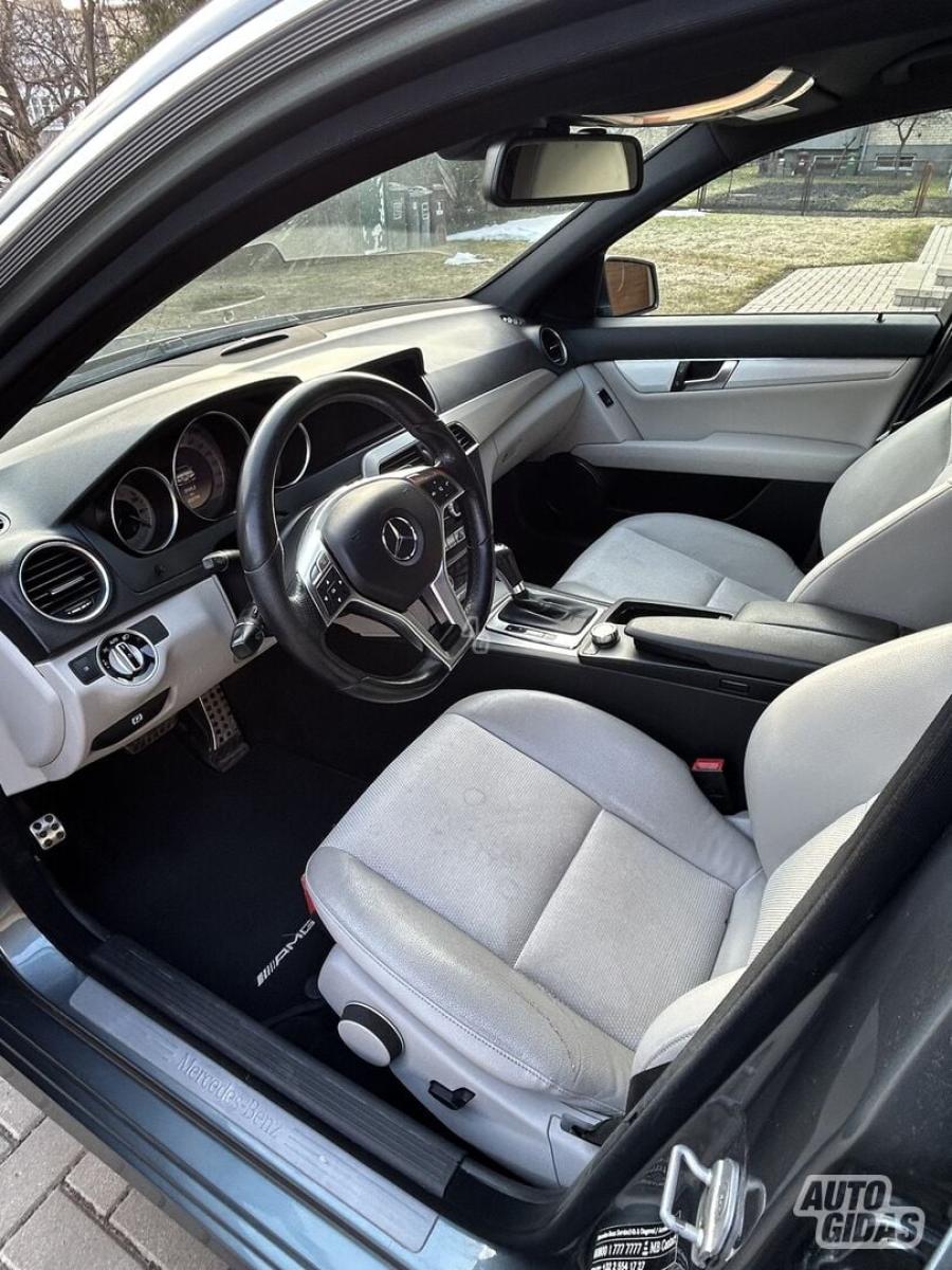 Mercedes-Benz C 200 2012 Panevēža, ar dzinēja tilpumu 2.00 L un nobraukumu 400 tūkst. km par 4750 €, foto 9 vietnē AUTOMOTO.COM.LV