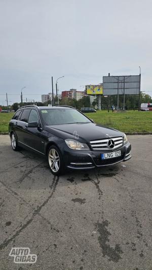 Mercedes-Benz C 200 2013 in Kaunas, with an engine capacity of 2.00 L and mileage of 450 thousand km for 1800 €, photo 4 on AUTOMOTO.COM.LV