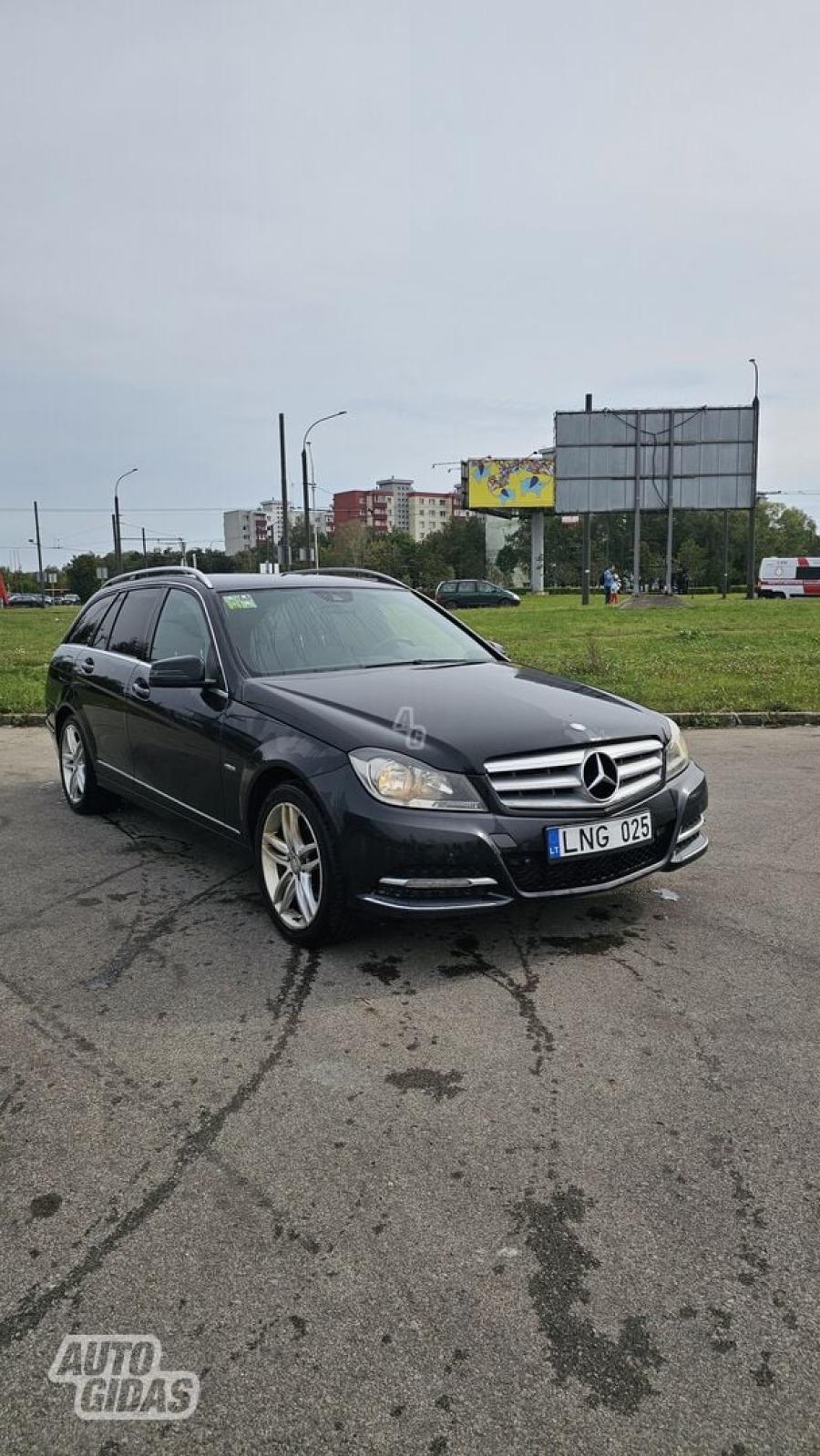 Mercedes-Benz C 200 2013 in Kaunas, with an engine capacity of 2.00 L and mileage of 450 thousand km for 1800 €, photo 4 on AUTOMOTO.COM.LV