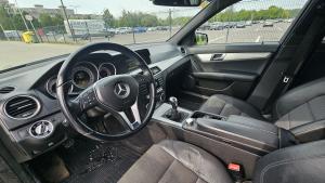 Mercedes-Benz C 200 2013 in Kaunas, with an engine capacity of 2.00 L and mileage of 450 thousand km for 1800 €, photo 7 on AUTOMOTO.COM.LV