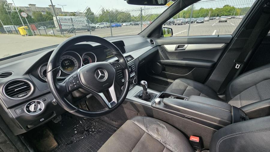 Mercedes-Benz C 200 2013 in Kaunas, with an engine capacity of 2.00 L and mileage of 450 thousand km for 1800 €, photo 7 on AUTOMOTO.COM.LV