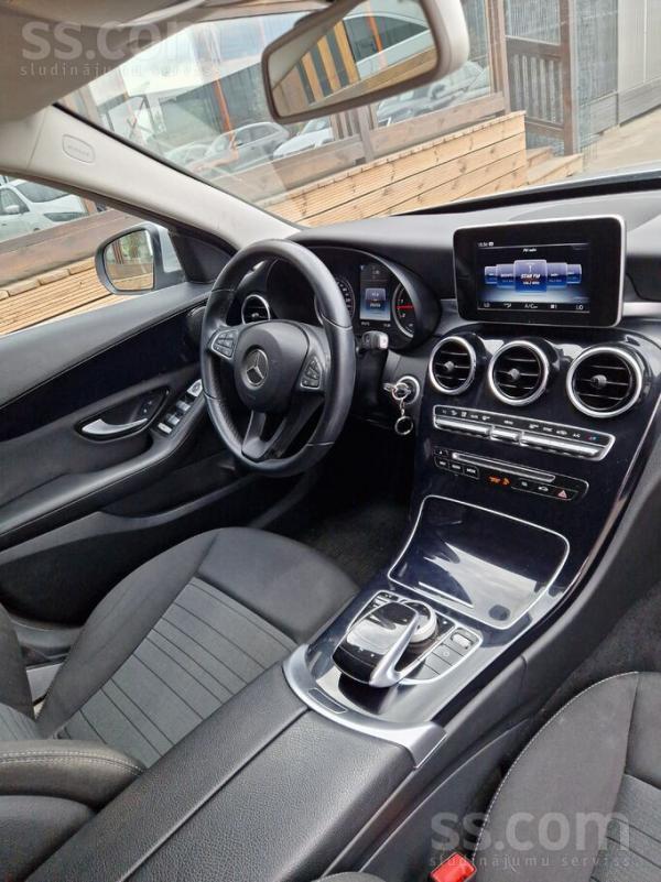 Mercedes-Benz C 200 2017 in Riga, with an engine capacity of 1.60 L and mileage of 256 thousand km for 10500 €, photo 2 on AUTOMOTO.COM.LV