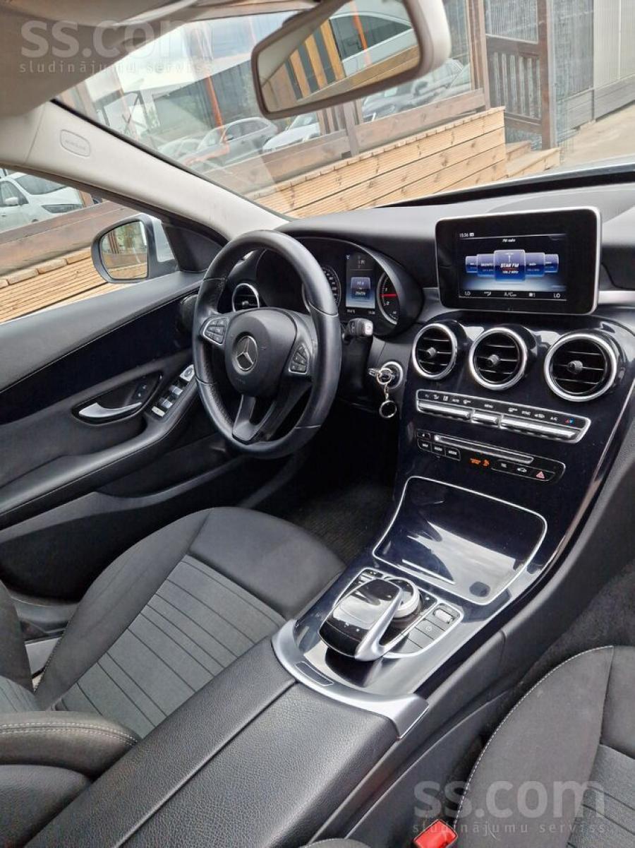 Mercedes-Benz C 200 2017 in Riga, with an engine capacity of 1.60 L and mileage of 256 thousand km for 10500 €, photo 3 on AUTOMOTO.COM.LV