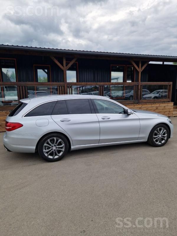 Mercedes-Benz C 200 2017 in Riga, with an engine capacity of 1.60 L and mileage of 256 thousand km for 10500 €, photo 3 on AUTOMOTO.COM.LV