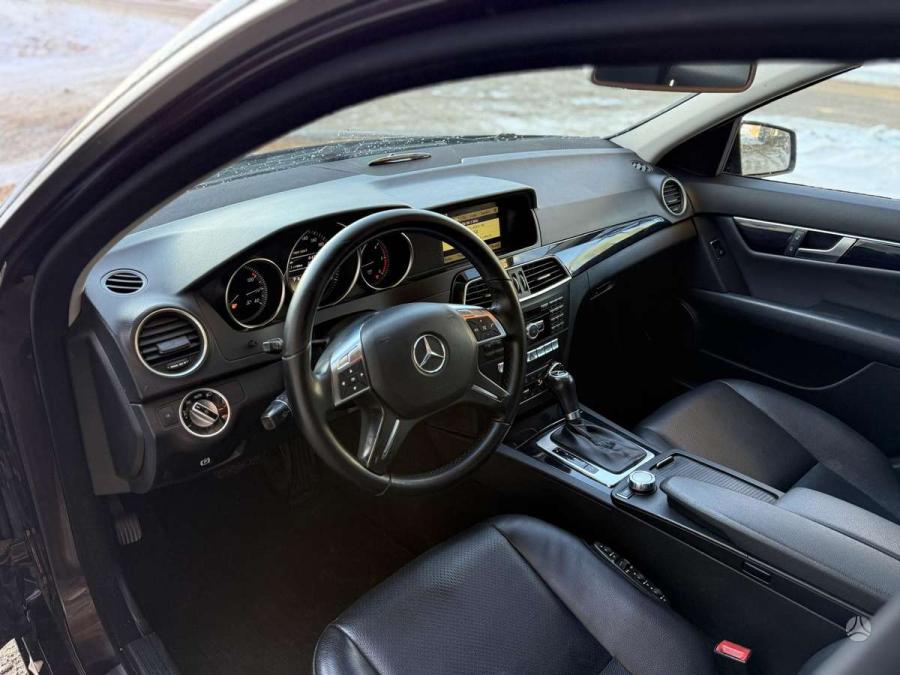 Violets Mercedes-Benz C 200 2012 Alīta, ar dzinēja tilpumu 2.14 L un nobraukumu 390 tūkst. km par 5500 €, foto 17 vietnē AUTOMOTO.COM.LV