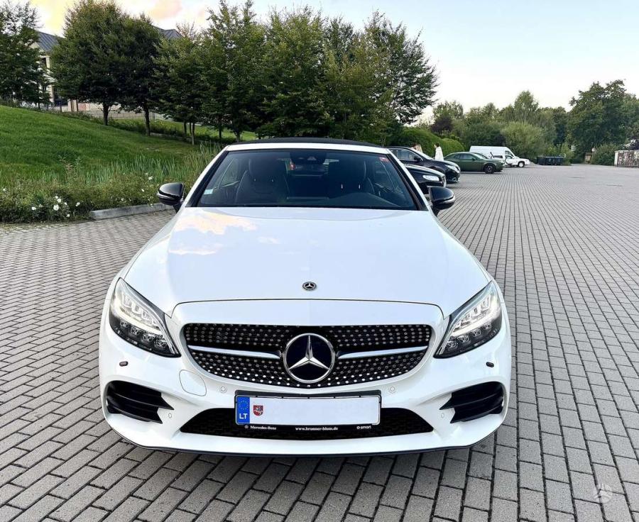 White Mercedes-Benz C 200 2019 in Vilnius, with an engine capacity of 1.50 L and mileage of 42 thousand km for 33900 €, photo 5 on AUTOMOTO.COM.LV