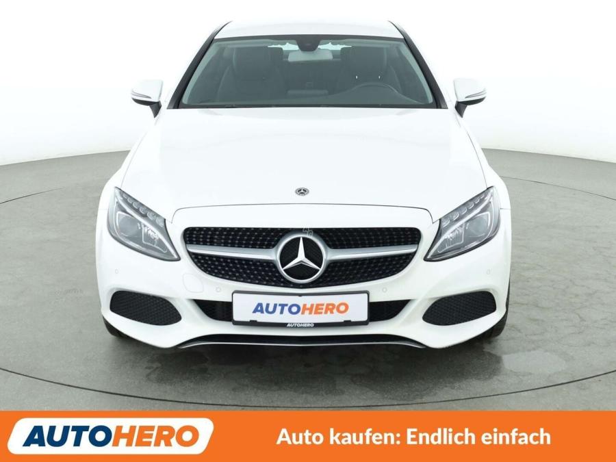 White Mercedes-Benz C 200 2018 in Kaunas, with an engine capacity of 2.00 L and mileage of 42 thousand km for 24419 €, photo 9 on AUTOMOTO.COM.LV