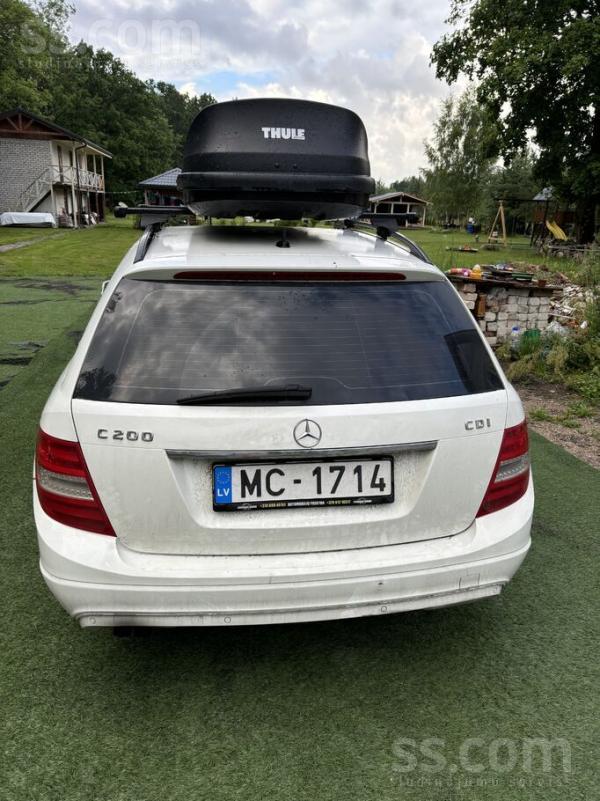 Mercedes-Benz C 200 2012 in Liepaja on AUTOMOTO.COM.LV White Mercedes-Benz C 200 2012 in Liepaja, with an engine capacity of 2.20 L and mileage of 421 thousand km for 5300 €, photo 3 on AUTOMOTO.COM.LV