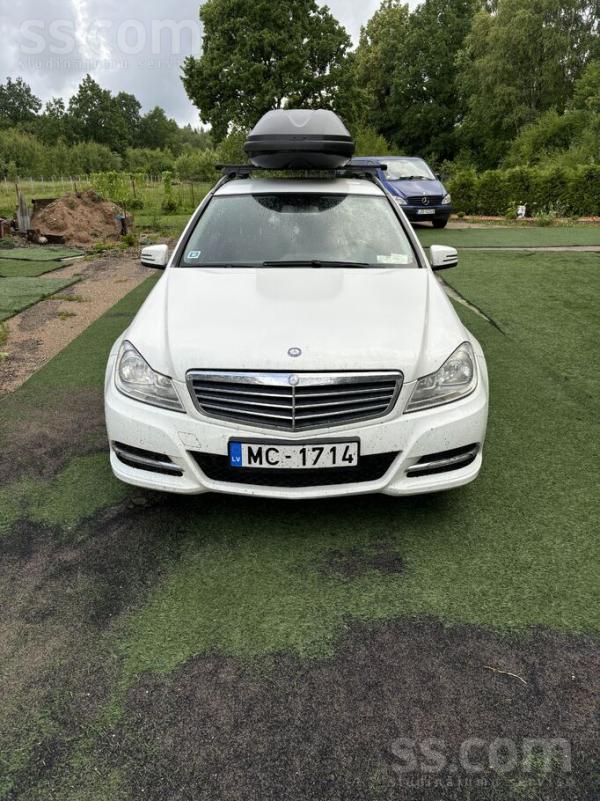 Mercedes-Benz C 200 2012 in Liepaja on AUTOMOTO.COM.LV White Mercedes-Benz C 200 2012 in Liepaja, with an engine capacity of 2.20 L and mileage of 421 thousand km for 5300 €, photo 5 on AUTOMOTO.COM.LV
