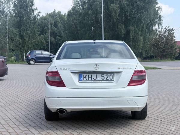 Белый Мерседес Ц 200 2007 в Вильнюс, объемом двигателя 1.80 л и пробегом 265 тыс. км за 4100 €, фото 3 на AUTOMOTO.COM.LV