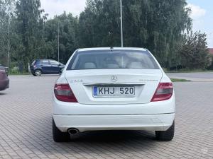 White Mercedes-Benz C 200 2007 in Vilnius, with an engine capacity of 1.80 L and mileage of 265 thousand km for 4100 €, photo 4 on AUTOMOTO.COM.LV