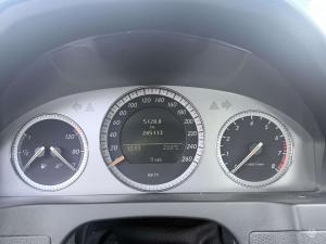White Mercedes-Benz C 200 2007 in Vilnius, with an engine capacity of 1.80 L and mileage of 265 thousand km for 4100 €, photo 9 on AUTOMOTO.COM.LV