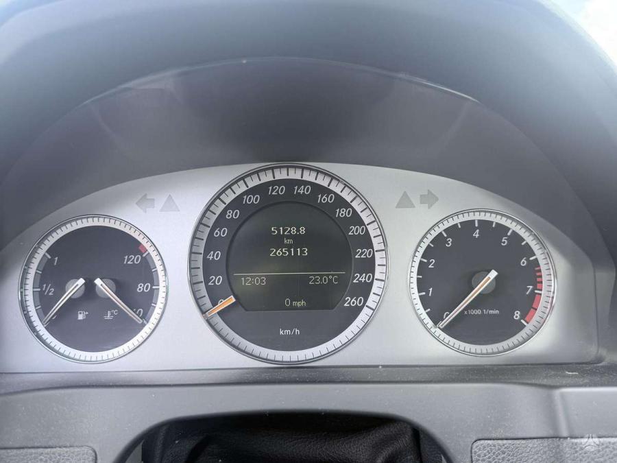 White Mercedes-Benz C 200 2007 in Vilnius, with an engine capacity of 1.80 L and mileage of 265 thousand km for 4100 €, photo 9 on AUTOMOTO.COM.LV