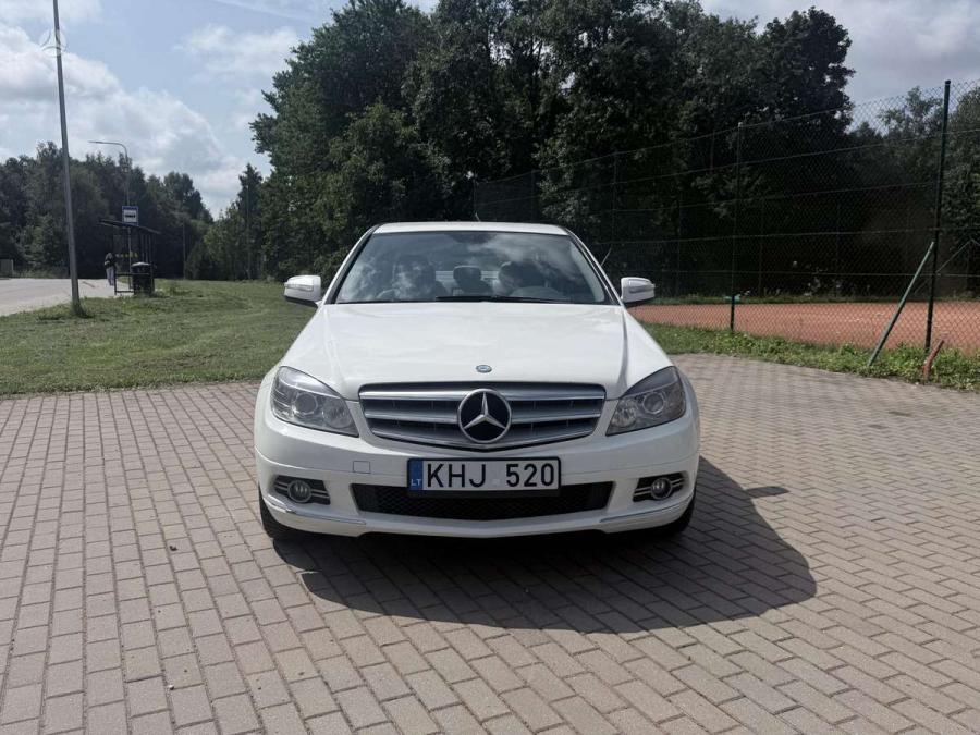 White Mercedes-Benz C 200 2007 in Vilnius, with an engine capacity of 1.80 L and mileage of 265 thousand km for 4100 €, photo 11 on AUTOMOTO.COM.LV