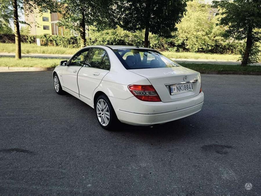White Mercedes-Benz C 200 2008 in Siauliai, with an engine capacity of 2.15 L and mileage of 299 thousand km for 5500 €, photo 3 on AUTOMOTO.COM.LV