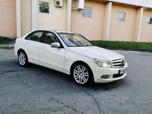 White Mercedes-Benz C 200 2008 in Siauliai, with an engine capacity of 2.15 L and mileage of 299 thousand km for 5500 €, photo 4 on AUTOMOTO.COM.LV