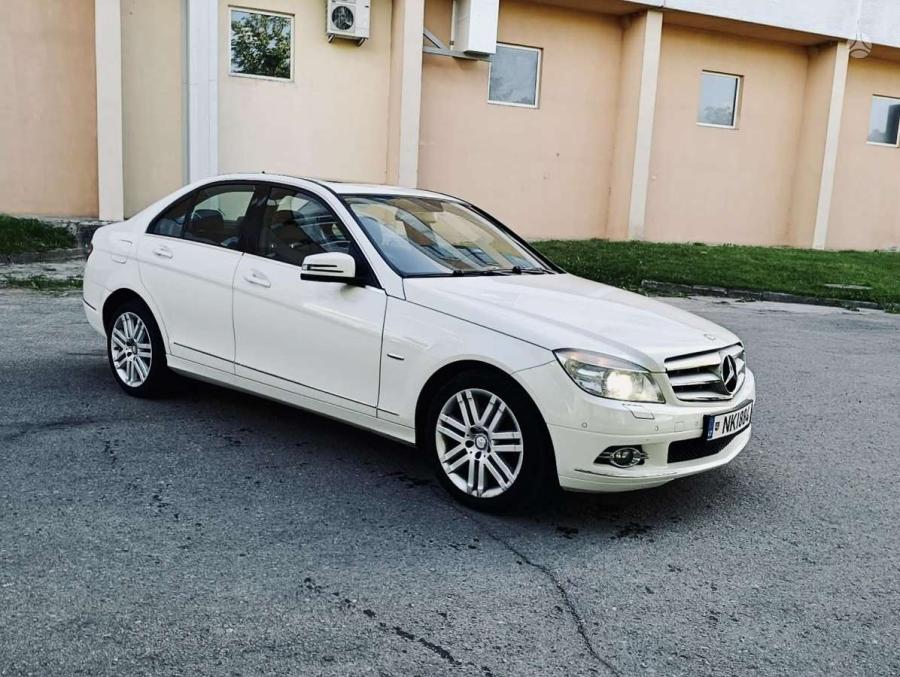 White Mercedes-Benz C 200 2008 in Siauliai, with an engine capacity of 2.15 L and mileage of 299 thousand km for 5500 €, photo 4 on AUTOMOTO.COM.LV