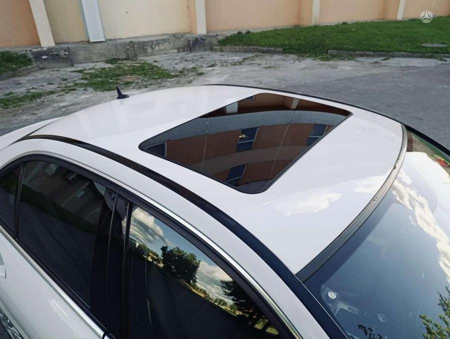 White Mercedes-Benz C 200 2008 in Siauliai, with an engine capacity of 2.15 L and mileage of 299 thousand km for 5500 €, photo 6 on AUTOMOTO.COM.LV